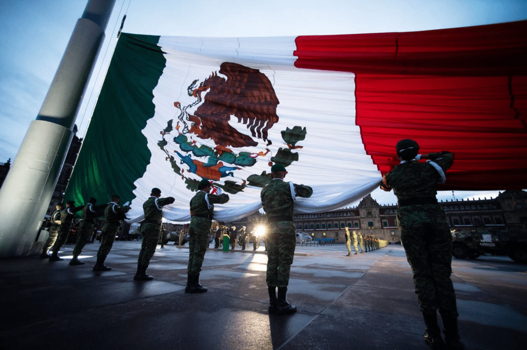 La bandera de México: El diseño que conquistó al mundo | A Tiempo Medio ...